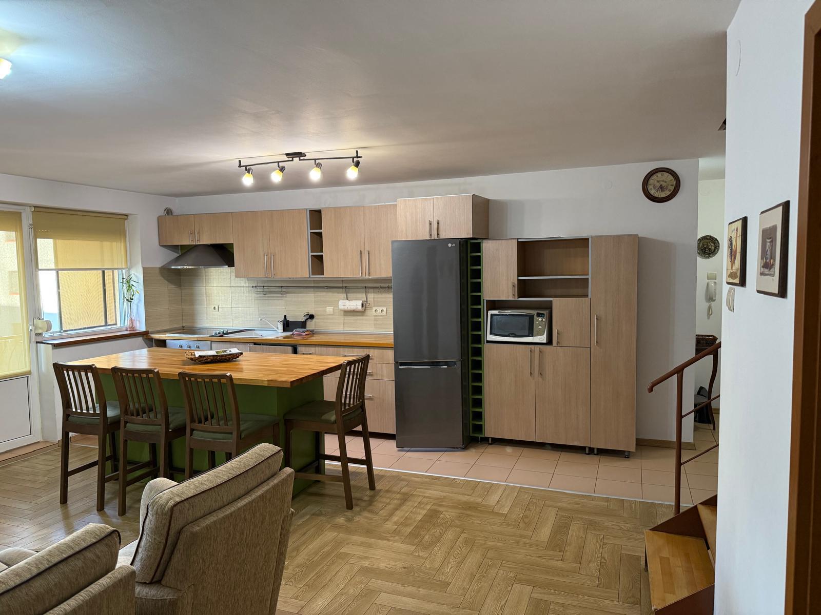 Apartament 3 camere 2 bai balcon si parcare subterana pe Aleea Streiu ...